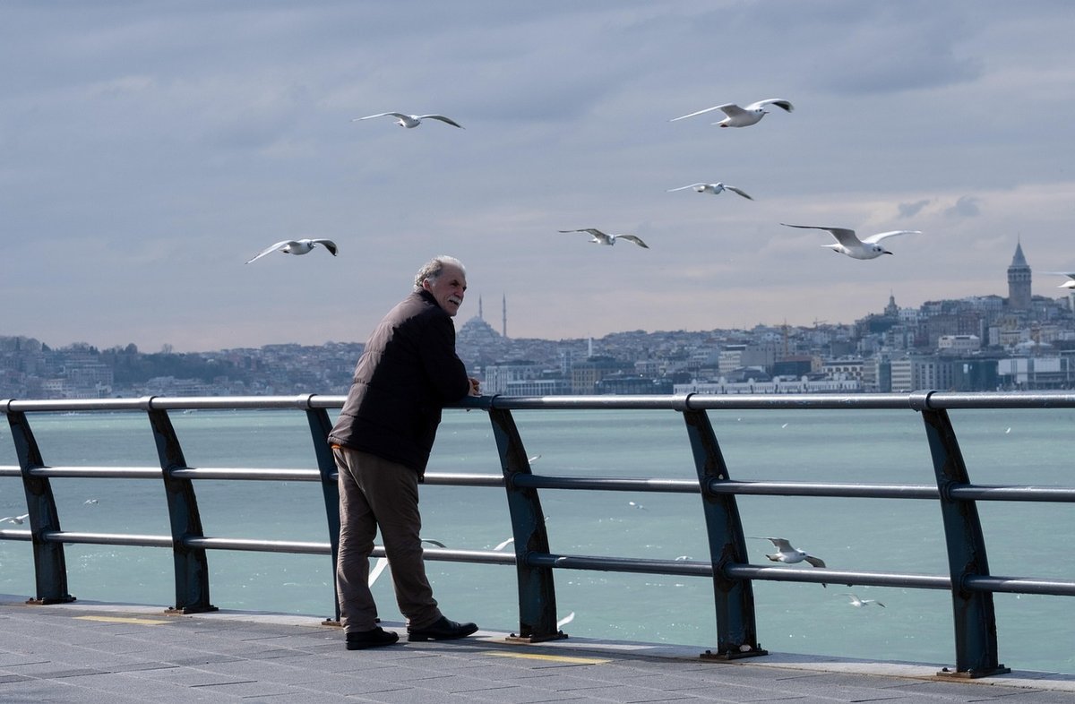 Managing Incontinence in Older Adults Effectively - Active Aging Daily